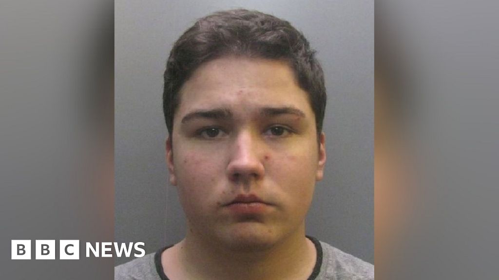 Gateshead teen Connor Ash sent hoax threats to US police - BBC News