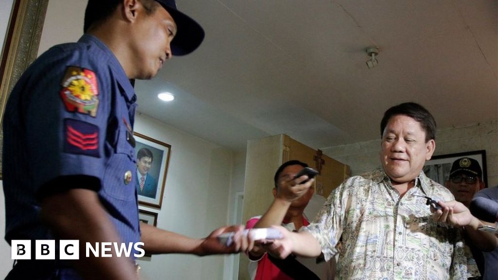 Philippine Mayor Offers Bounty Money For Shooting Criminals Bbc News