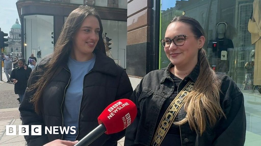 Single use vape ban 'probably would deter me' - BBC News