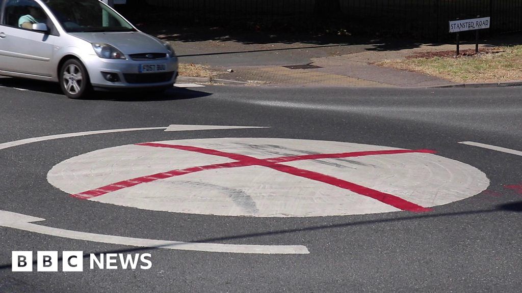 World Cup: England flag painted on Essex roundabouts - BBC News