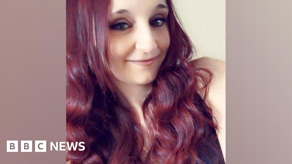 Damien Bendall: Quadruple killer was master manipulator, mum says - BBC News