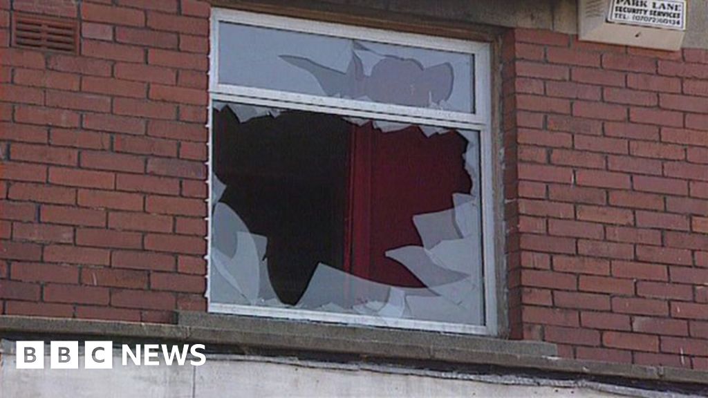 Ely bread riots 25 years on: Shop pelted with bricks - BBC News