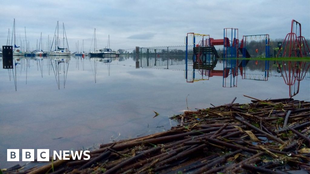 NI flooding: Agencies 'working together' says Michelle O'Neill - BBC News