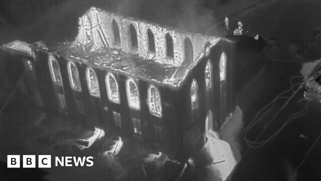Oldham fire: Former church gutted by blaze - BBC News