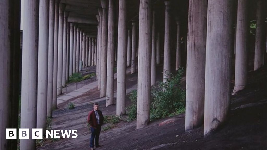 Photographer explains inspiration behind Port Talbot project - BBC News