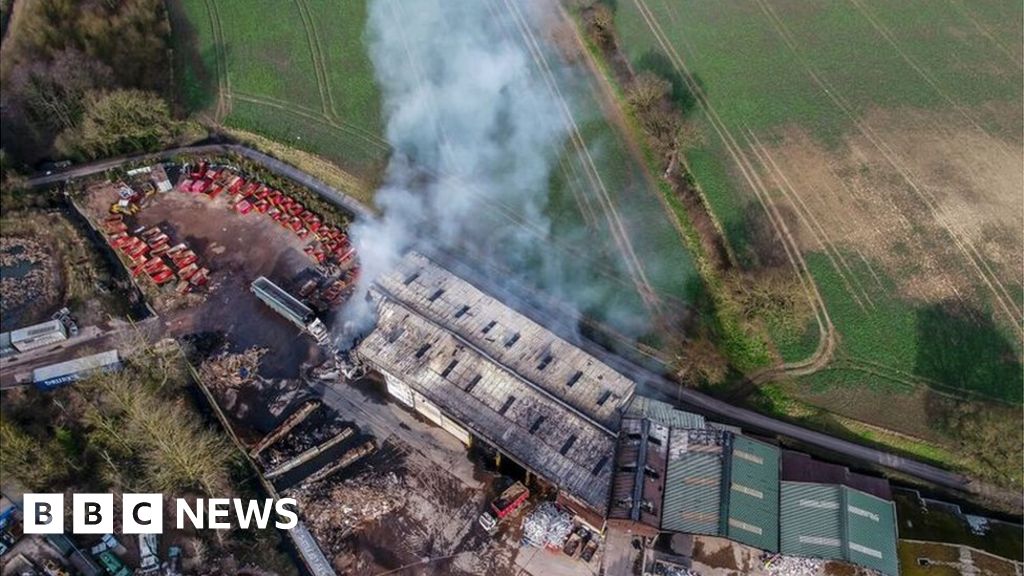 Large fire at Drury's recycling depot in North Walsham - BBC News