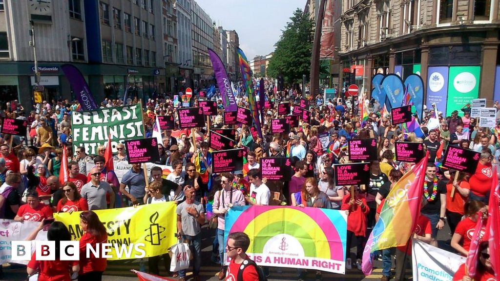 Thousands at equal marriage rallies in Belfast and Derry - BBC News