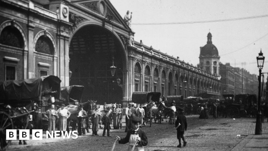 Smithfield Market set to relocate to Dagenham - BBC News