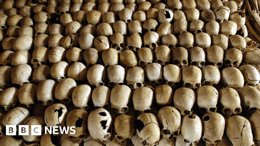 Rwanda 'genocide-era' mass graves found - BBC News