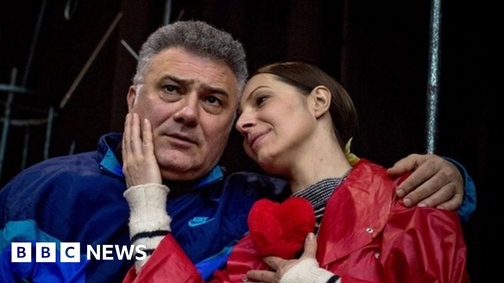 Notorious leader Milosevic revived in the Slobodan Show - BBC News