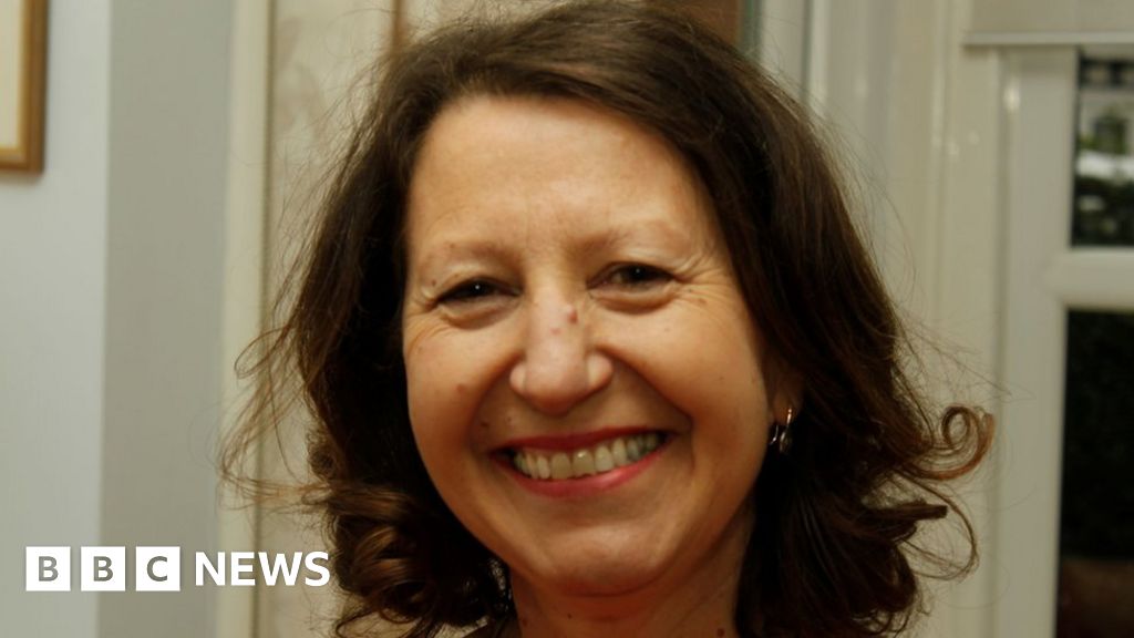 Ageism campaign: Sheffield woman tells of struggle to find work - BBC News