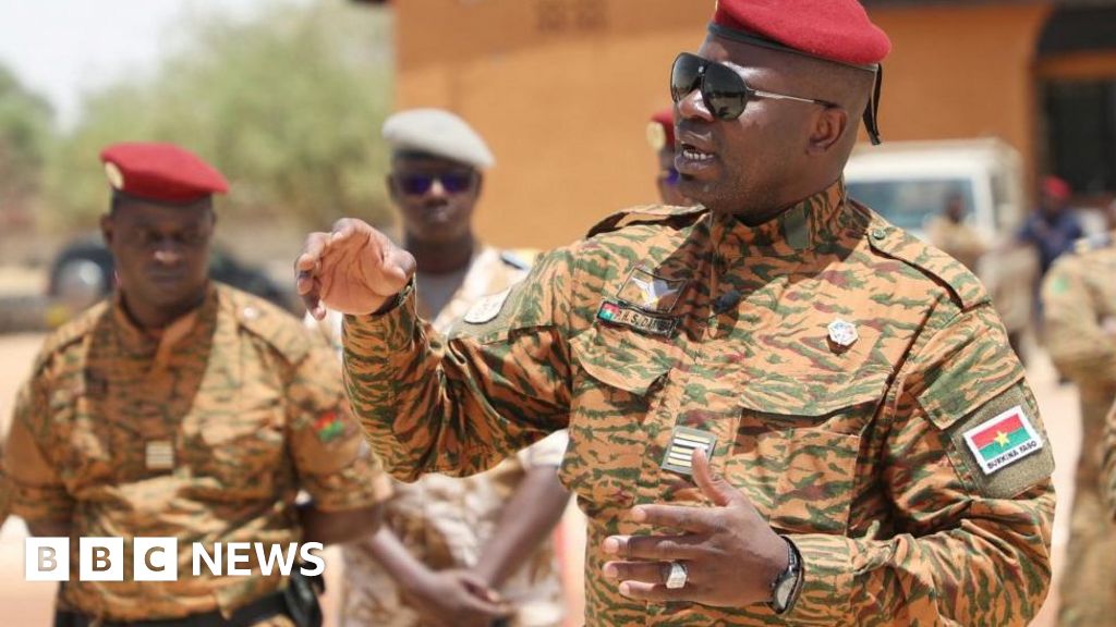 Burkina Faso blast: Dozens die after convoy hit - BBC News