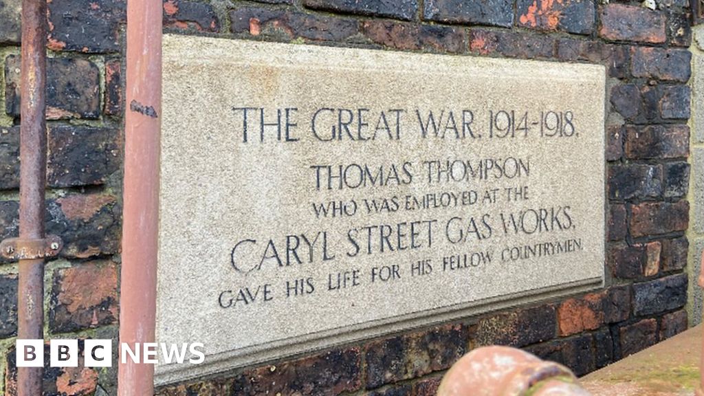 Liverpool WW1 soldier's plaque moved to 'show heroes exist' - BBC News