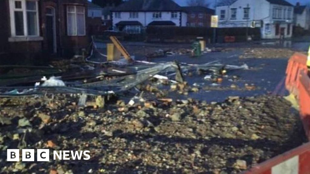 Tipton flooding: Burst water main 'in exactly same spot' - BBC News
