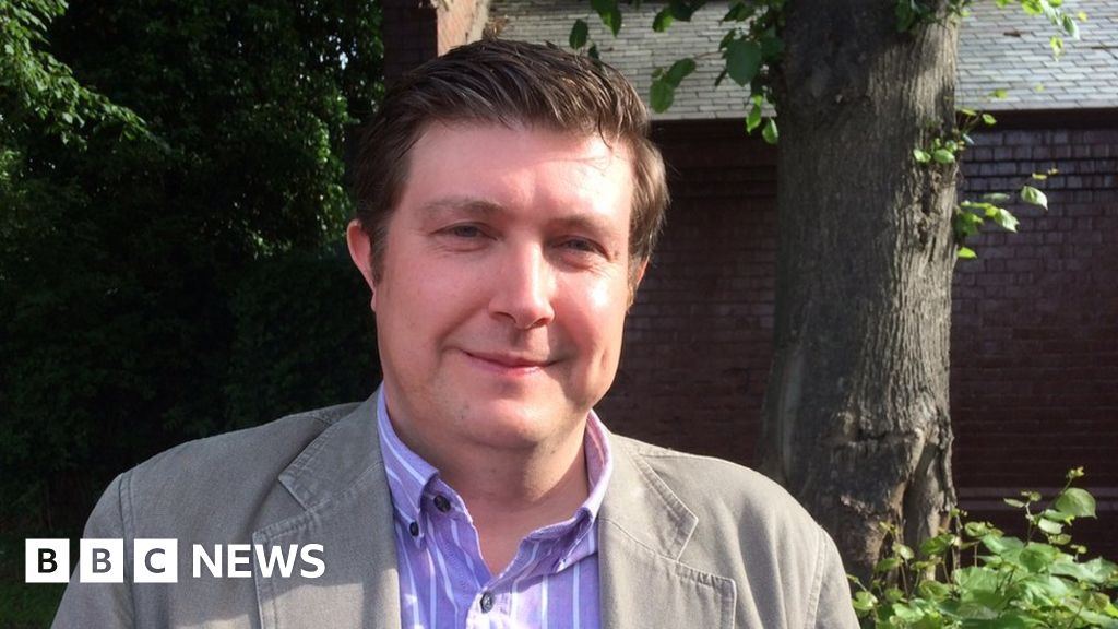 Andrew Lewer: MP sacked as ministerial aide over leaked letter - BBC News