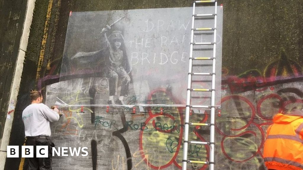 Banksy mural to stay on Hull's Scott Street bridge - BBC News
