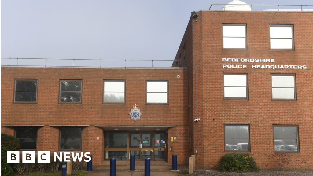 Body found in search for missing Luton man - BBC News