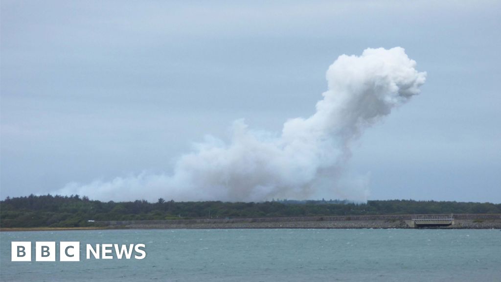 Explosion at Holyhead aluminium powder plant - BBC News