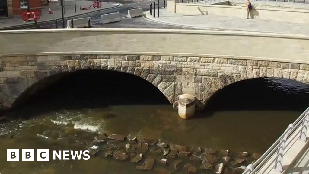 Medieval bridge reopens in Rochdale - BBC News