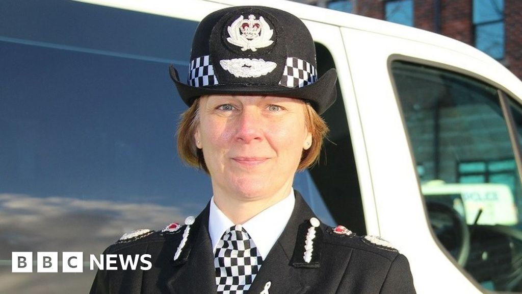 North Yorkshire Chief Constable Lisa Winward announces retirement - BBC ...