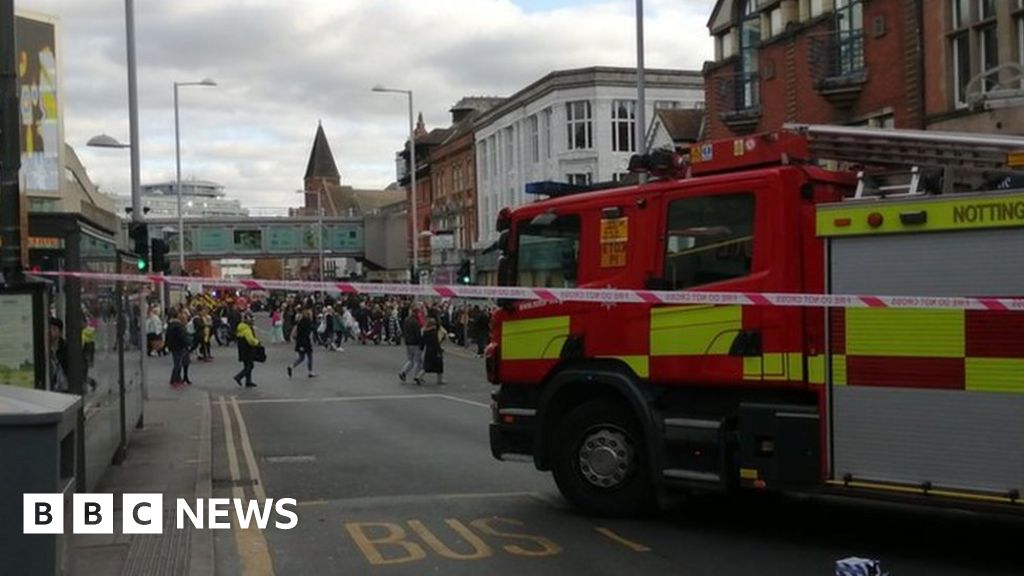Nottingham: Victoria Centre evacuated over suspected gas leak - BBC News
