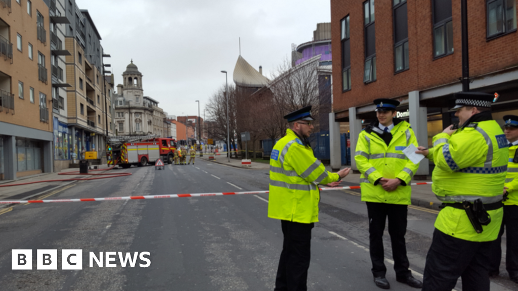 Buildings evacuated in major gas leak in Liverpool - BBC News
