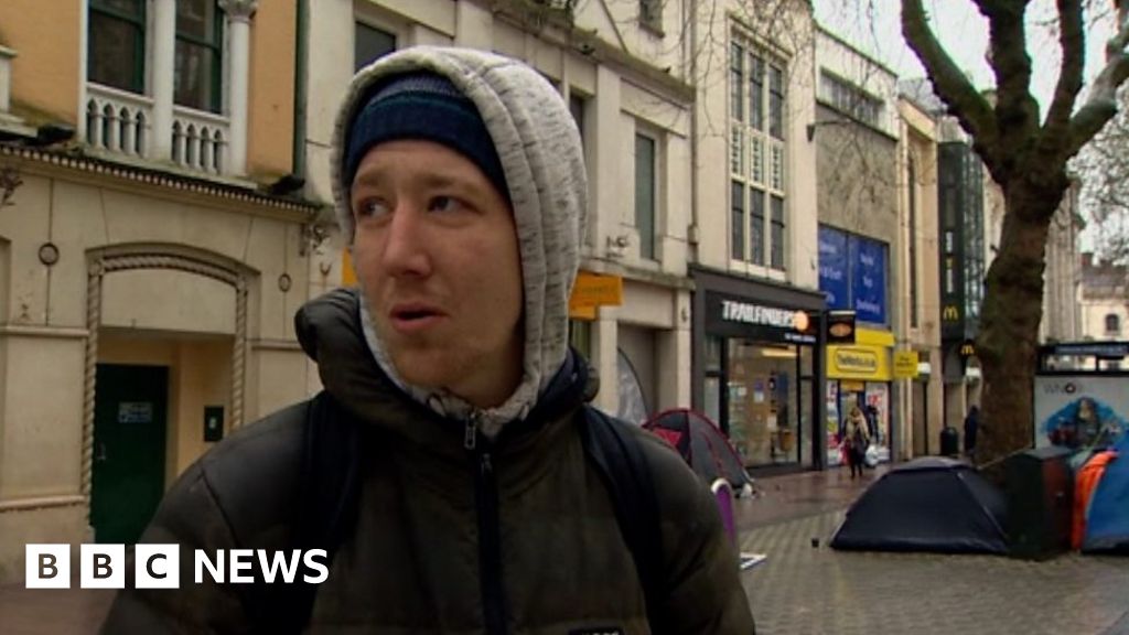 Cardiff homelessness: 'No hope' for man living in tent - BBC News