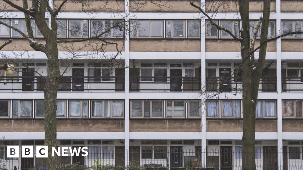 Record social housing complaints probed by ombudsman - BBC News
