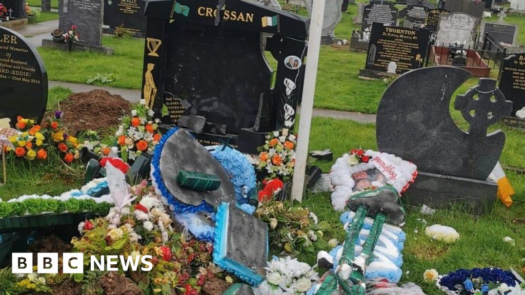 Warren Crossan: Murder victim's Milltown grave vandalised - BBC News