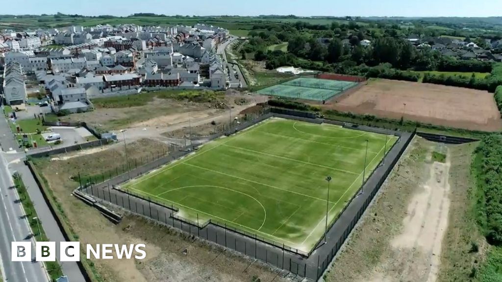 New leisure centre set for Sherford new town - BBC News