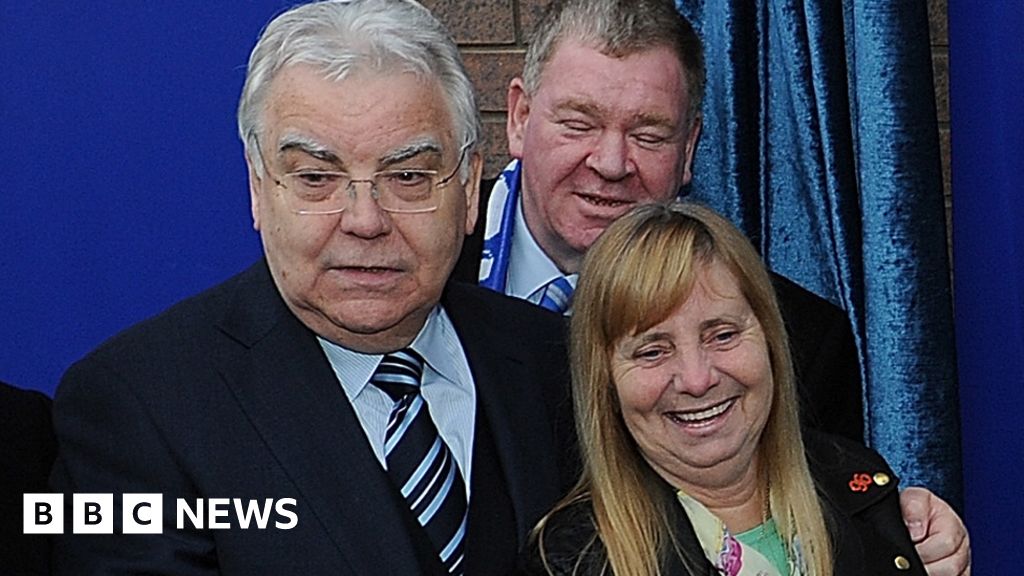 Bill Kenwright was so generous, Hillsborough campaigner says - BBC News