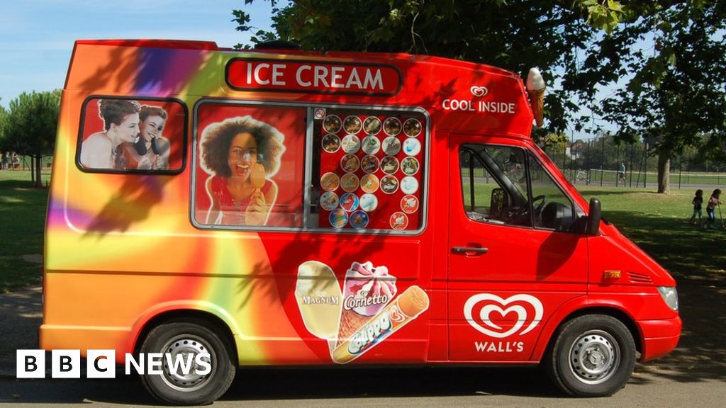 Arrest after Oxford ice cream van man robbed at knifepoint - BBC News