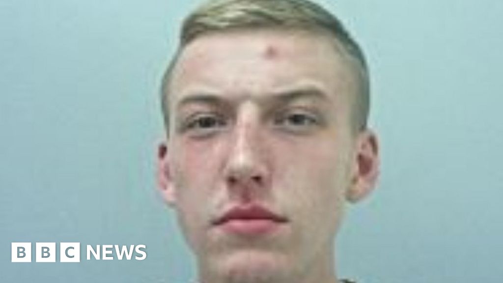 'Gang enforcer' jailed for killing Darwen man - BBC News