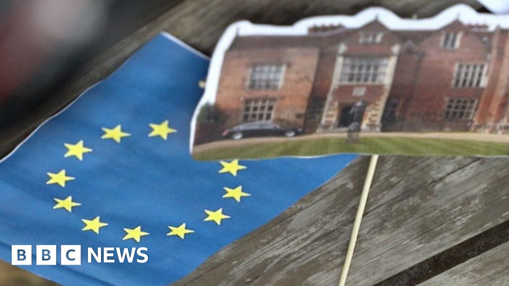 Brexit awayday: What's going on at Chequers?