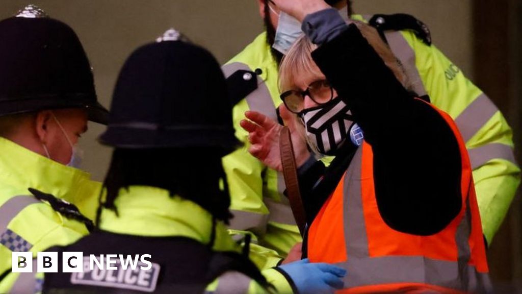 Insulate Britain: Jailed protester faces calls to quit council - BBC News