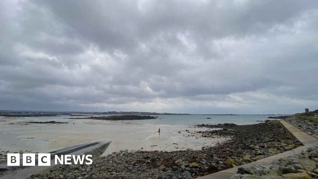 Ice warning issued for Guernsey - BBC News