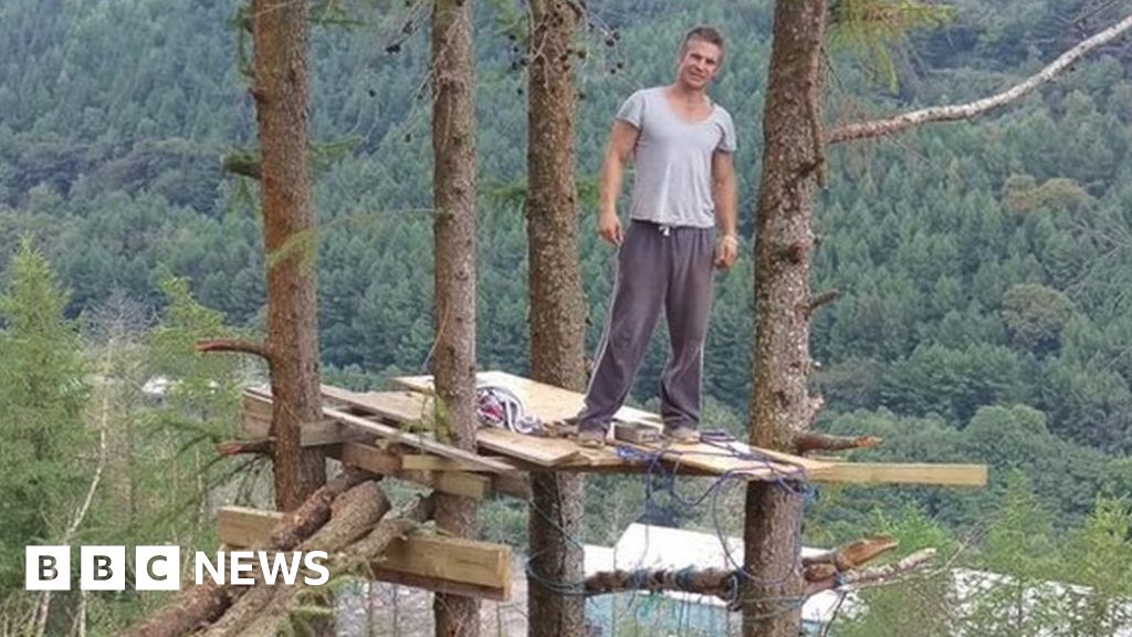 Ex-soldier 'devastated' after illegal log cabin destroyed