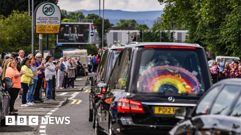 Mother lays three children to rest after fatal fire in Paisley - BBC News