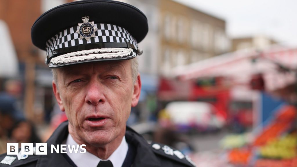 Sir Bernard Hogan-Howe: Retiring Met chief reflects on job - BBC News
