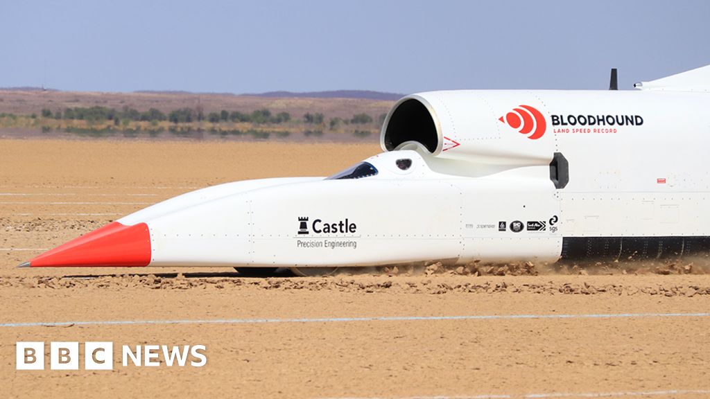 Bloodhound car returns to the track for brake testing - BBC News