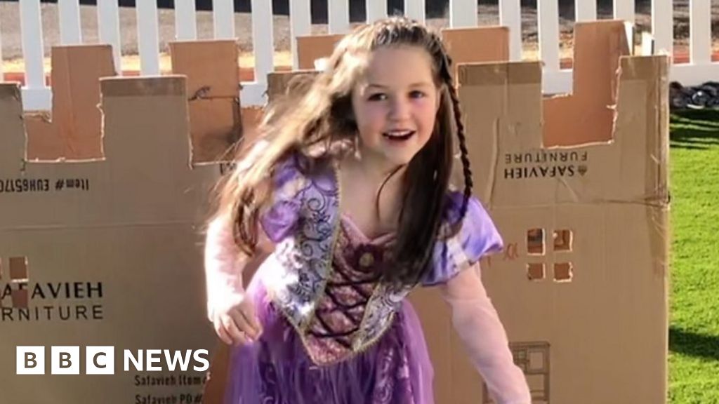 Penelope West, 5, fundraises as her favourite princesses - BBC News