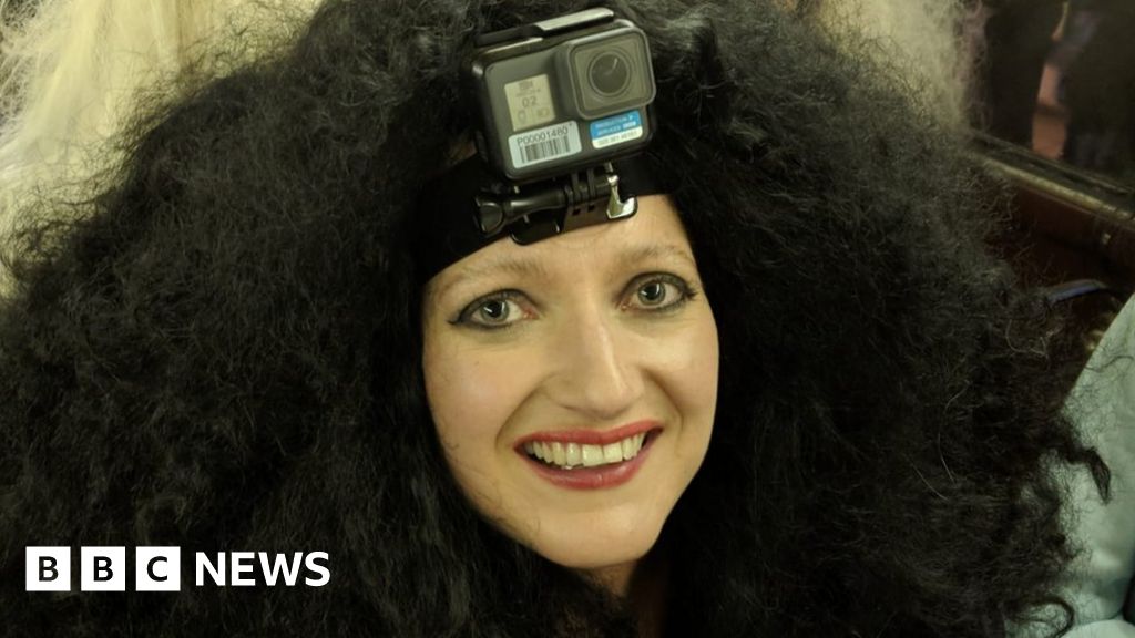 London Fashion Week: How it feels to walk the runway - BBC News