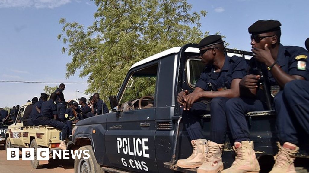 Niger: At least 12 police killed as militants storm base