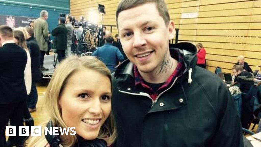 Rapper Professor Green appears at Stoke by-election count - BBC News