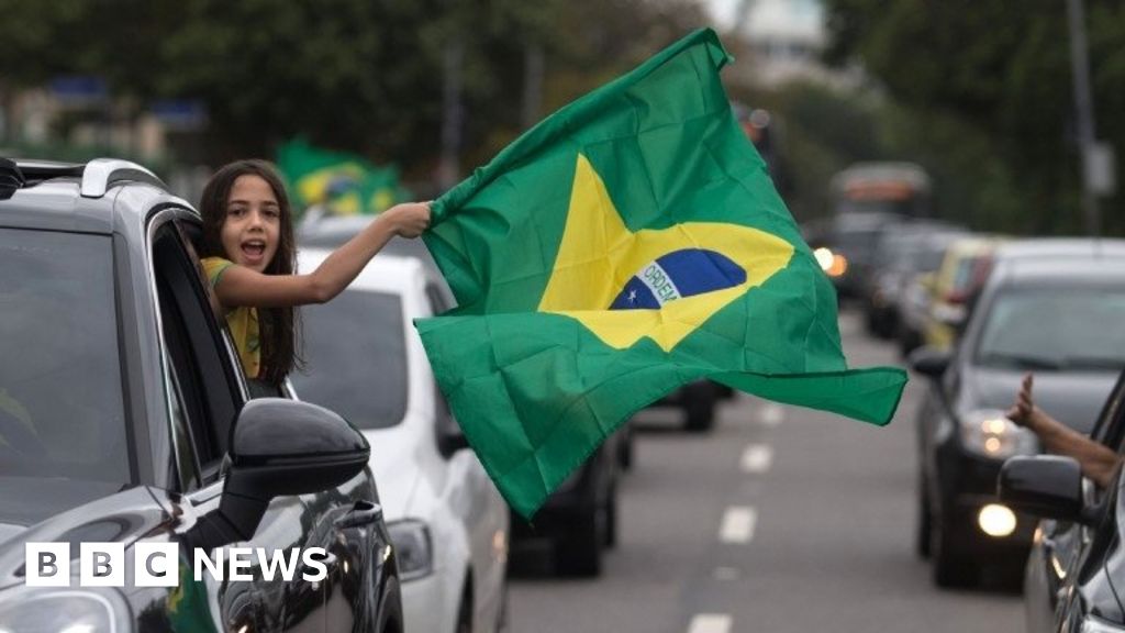 Brazil election: Long queues as Brazilians vote in divisive poll - BBC News