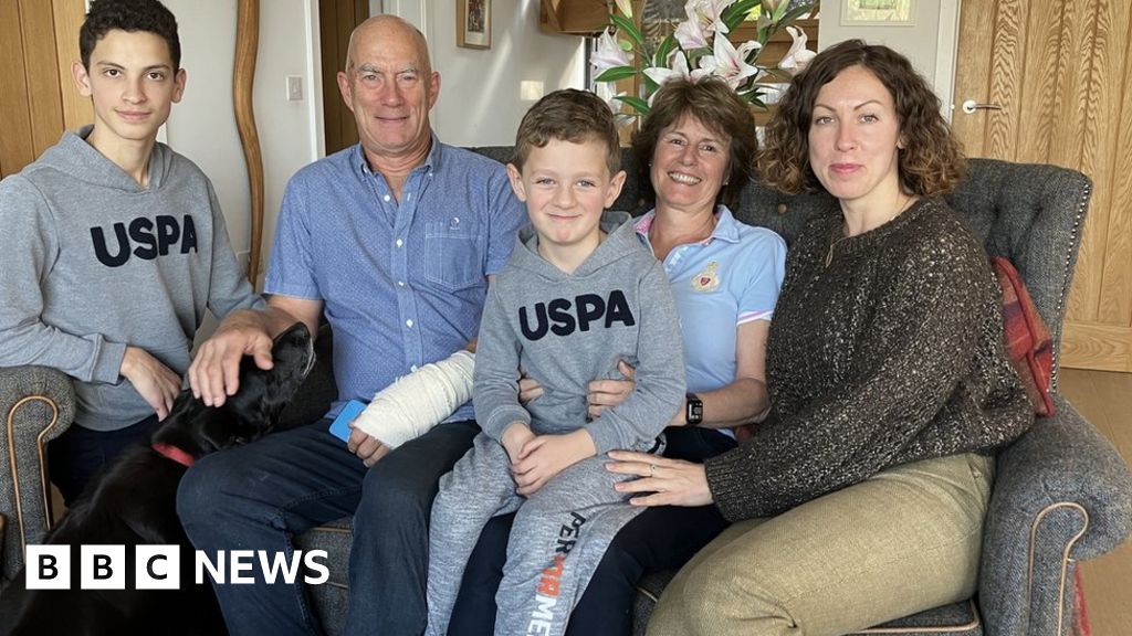 Ukraine: Host helps refugees get own home in UK - BBC News