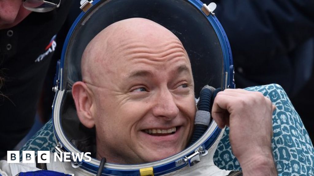 Astronaut Scott Kelly returns after year in space - BBC News