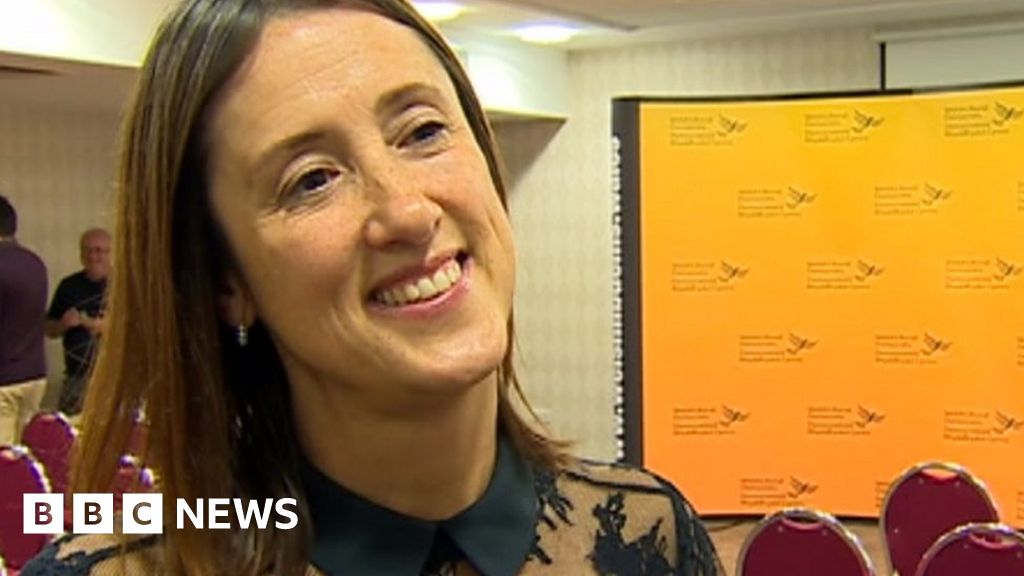 Jane Dodds is new Welsh Liberal Democrat leader - BBC News