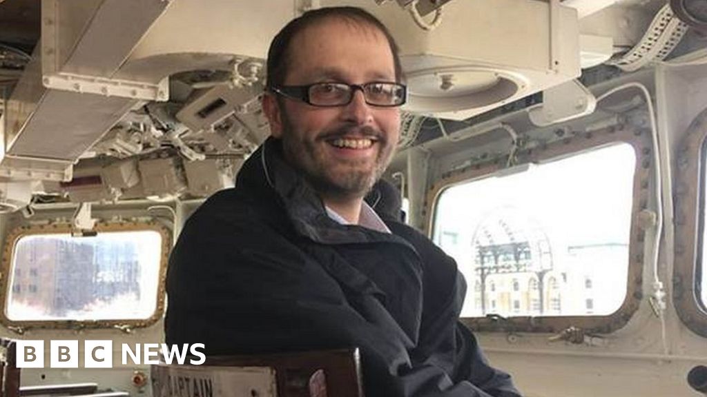 Bolton Council remembers BBC journalist Jonathan Ali - BBC News