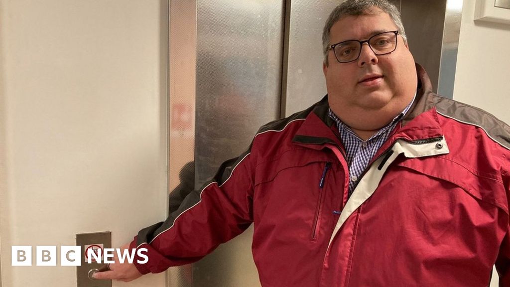 Elderly Worcester residents trapped in flats as lifts fail - BBC News
